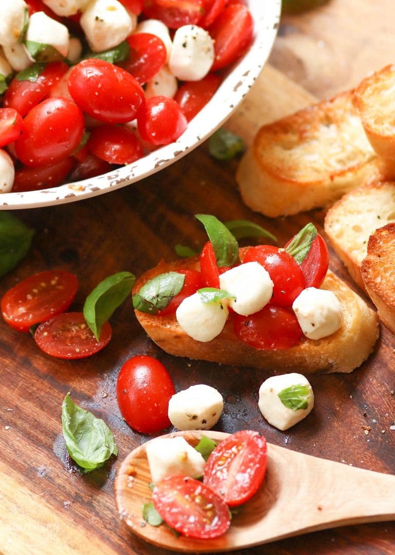 Classic Caprese Salad Recipe (Fresh and Simple)