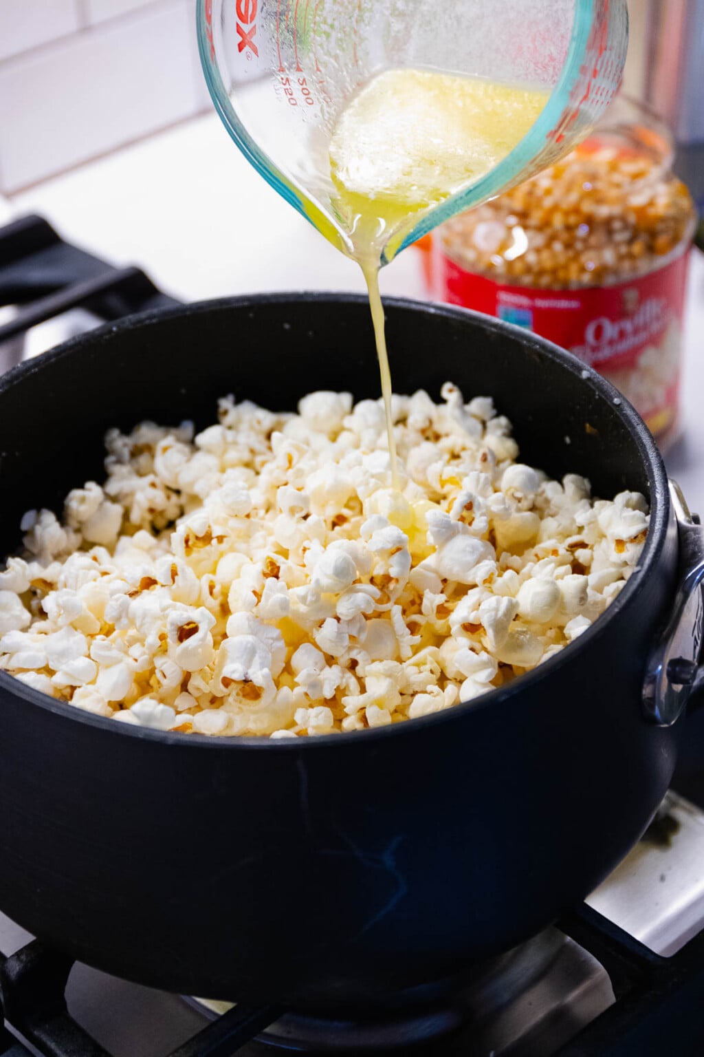 Homemade Stovetop Popcorn Recipe (So Crispy!)