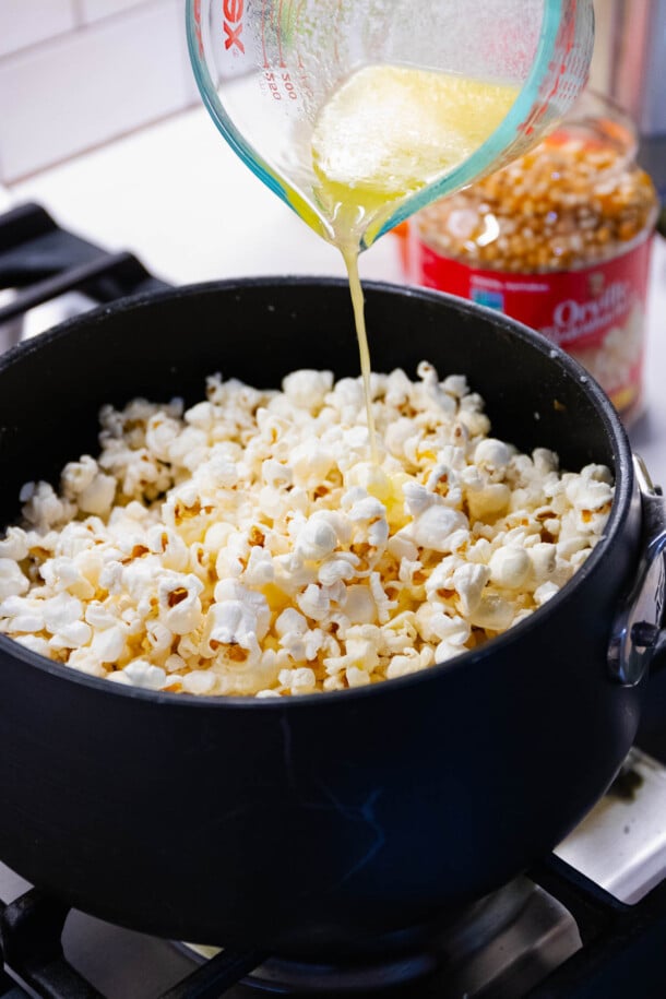 Homemade Stovetop Popcorn Recipe (So Crispy!)