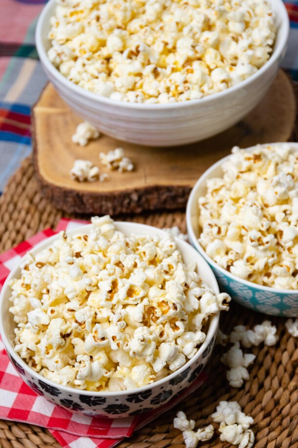 Homemade Stovetop Popcorn Recipe (So Crispy!)