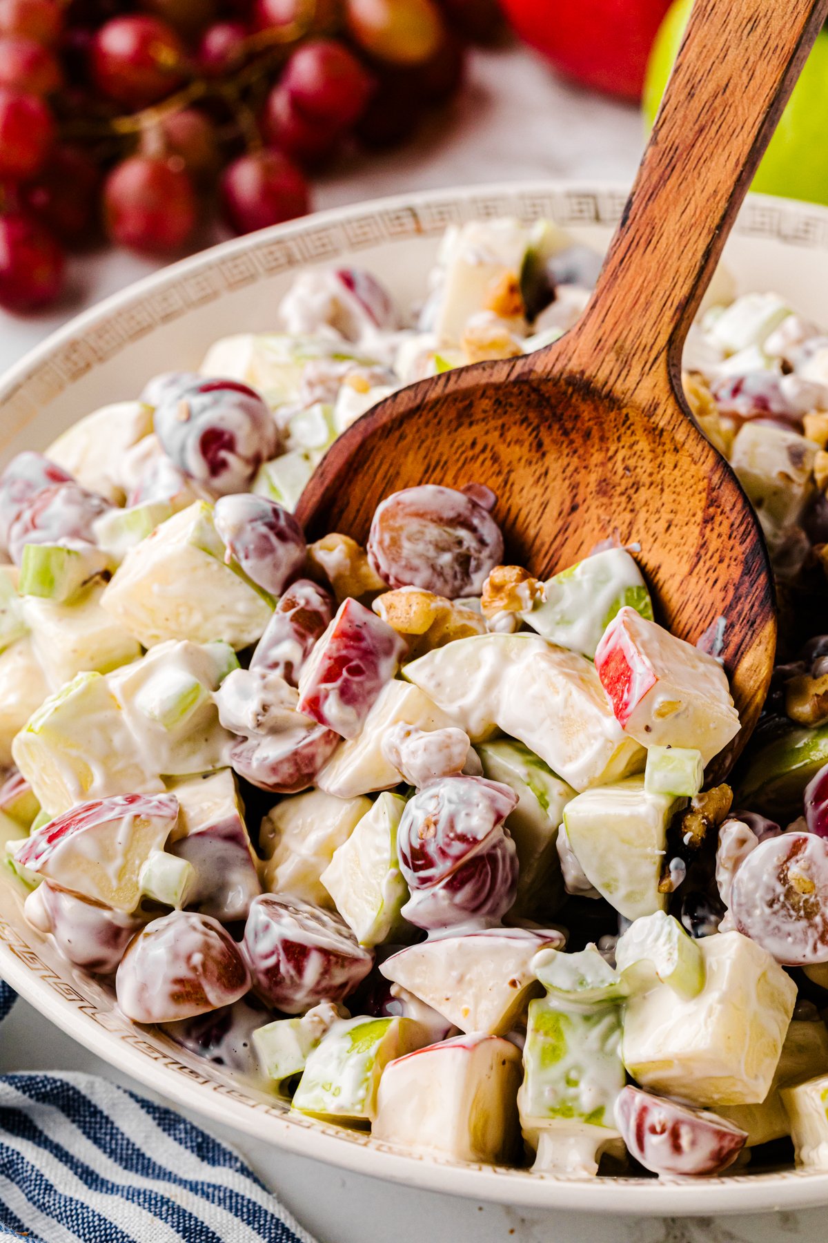 Classic Waldorf Salad (Crunchy And Fresh)
