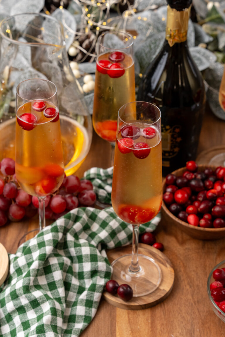 Mistletoe Mimosas: The Ultimate Holiday Cocktail