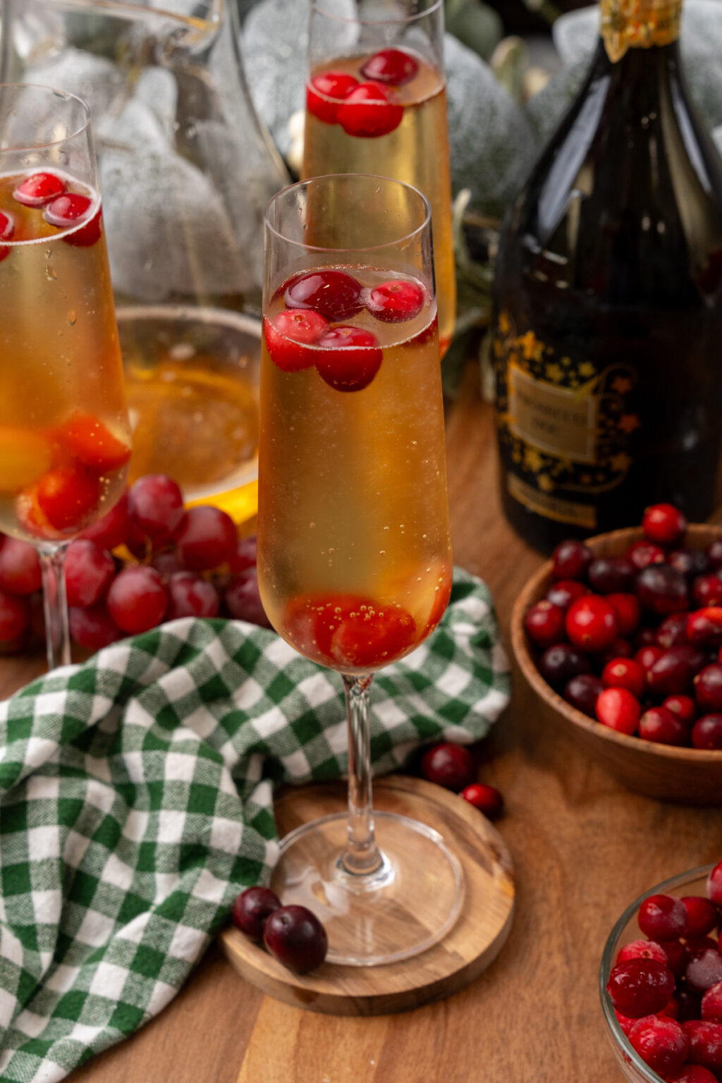 Easy Mistletoe Mimosas (The Ultimate Holiday Cocktail)