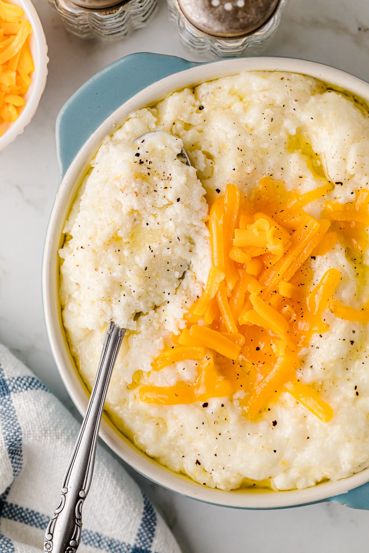 Creamy Slow Cooker Cheese Grits Recipe